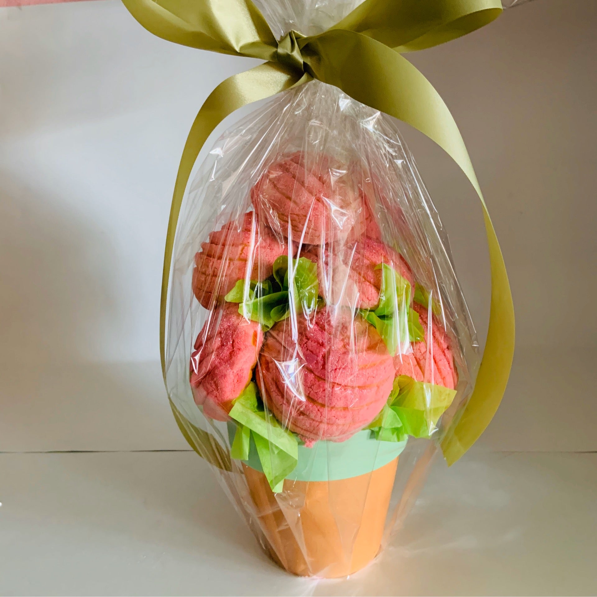 Concha flower bouquet | Mariposa Bakery